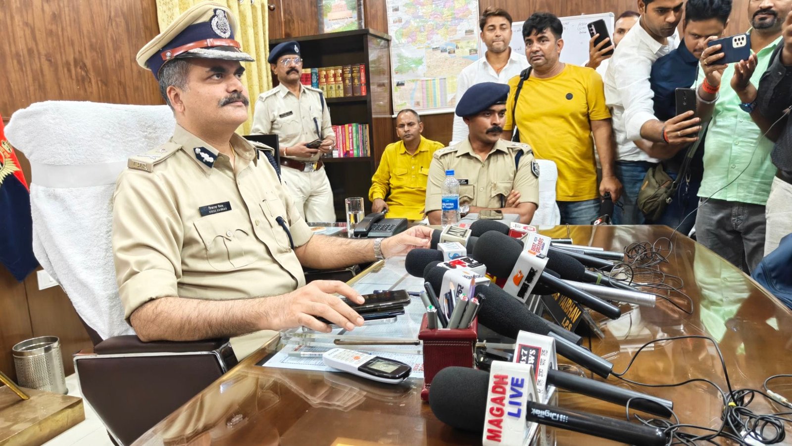 भ्रष्ट और लापरवाह पुलिस अधिकारी हो जाएं सावधान! मगध क्षेत्र में आईजी ...